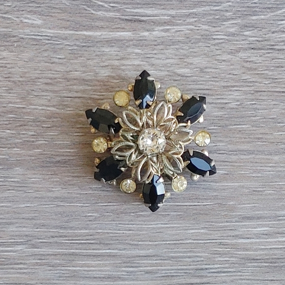 Jewelry | Vintage Rhinestone Starburst Brooch | Poshmark
